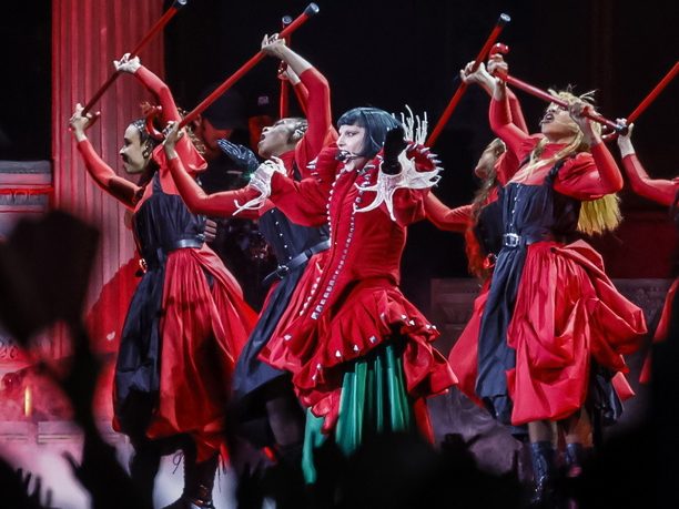 Η Lady Gaga επιστρέφει στη σκηνή των Grammy - Mad.gr