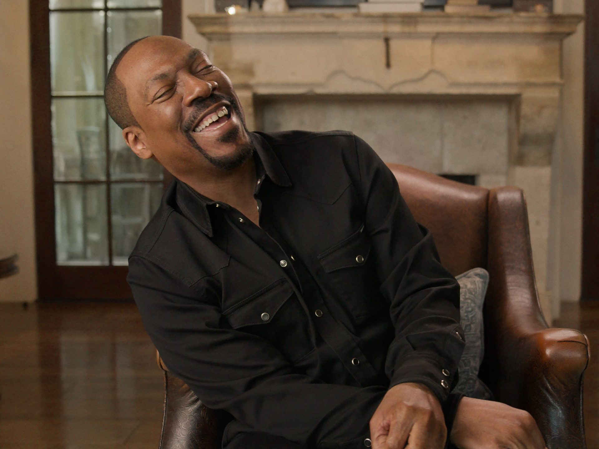 Netflix: Η ζωή και η καριέρα του Eddie Murphy ζωντανεύουν στο «Being ...