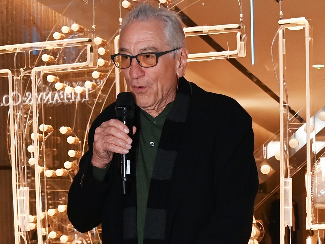 Η Stella McCartney αποχαιρετά το κατάστημά της στην Old Bond Street με ...