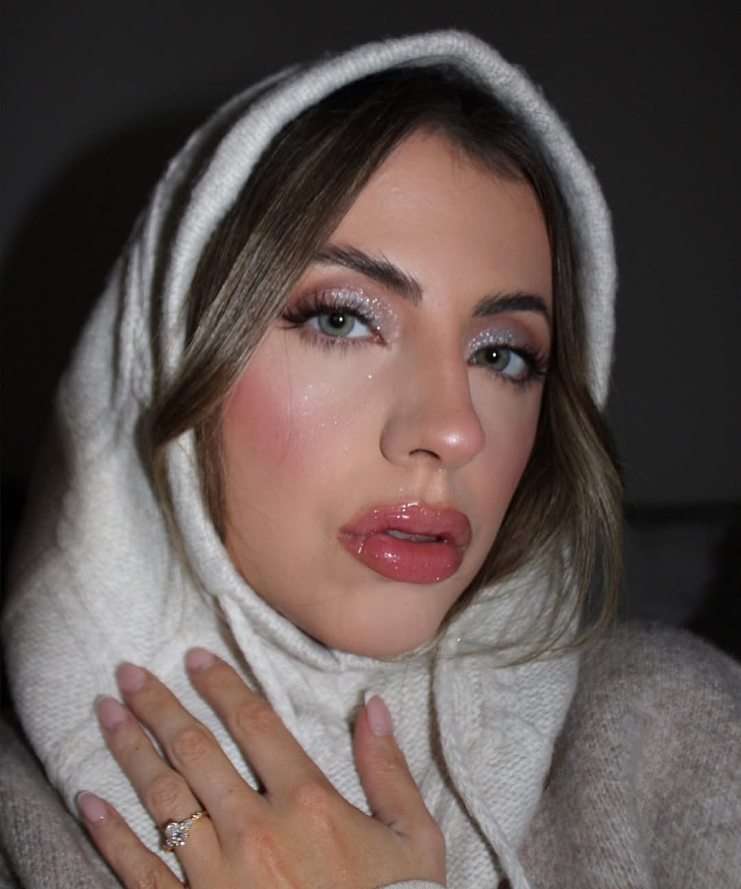 Frosty pink: Το γιορτινό makeup trend του TikTok